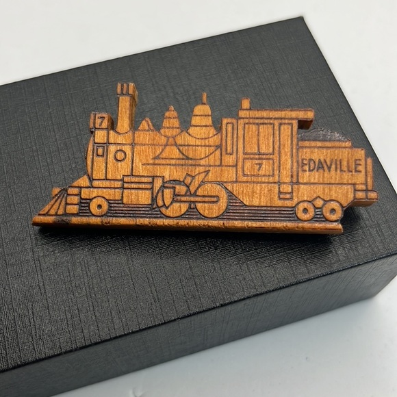 Edaville | Jewelry | Vtg 96s Edaville Railroad Wood Carved Train Brooch ...